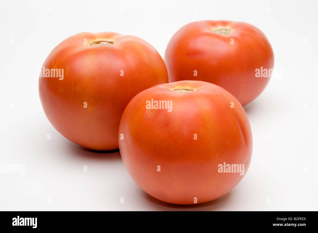 Tomate rouge sur fond blanc Banque de photographies et d’images à haute ...
