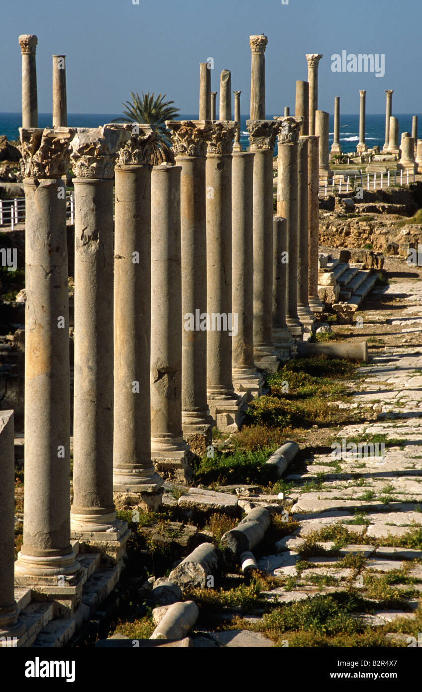 Ligne de colonnes Banque de photographies et d’images à haute ...
