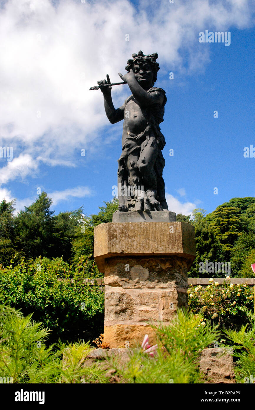 Un jardin statue de la mythique dieu Pan dans les jardins de l'hôtel ...