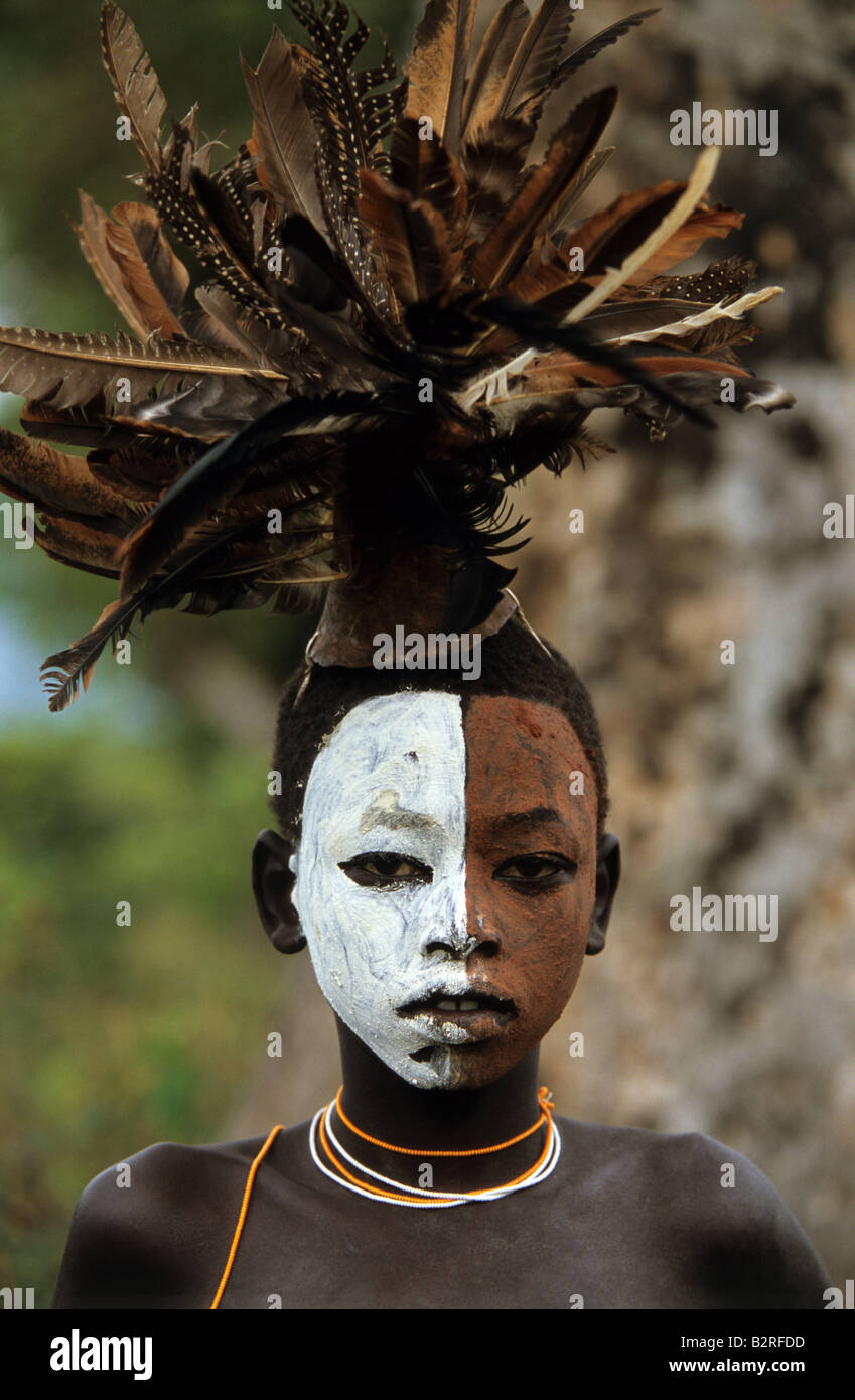 Garçon surma Banque de photographies et d’images à haute résolution - Alamy