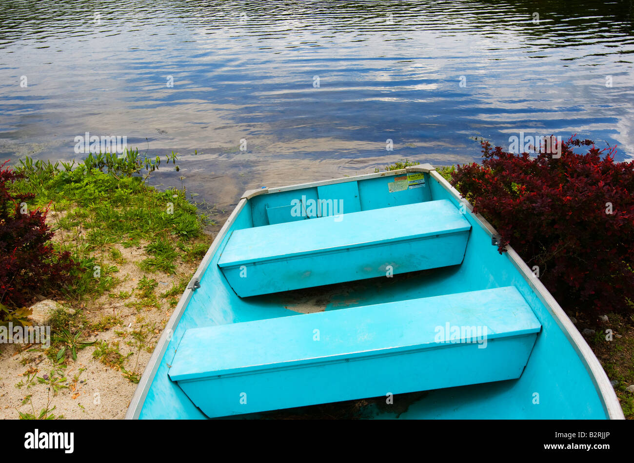 Chaloupe sur un lac Banque de photographies et d’images à haute ...