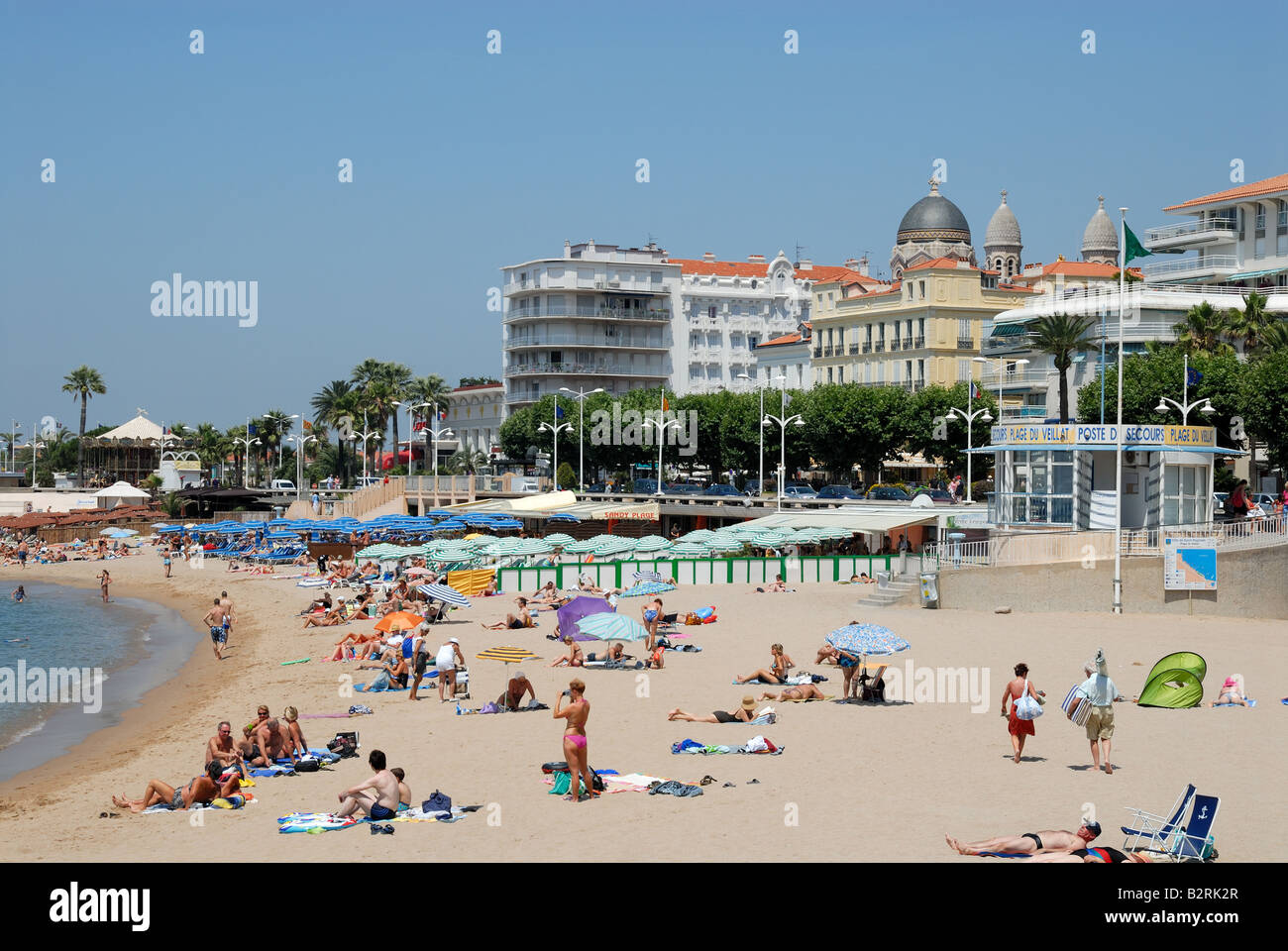 Plage de Saint-Raphaël, dans le sud de la France Photo Stock - Alamy