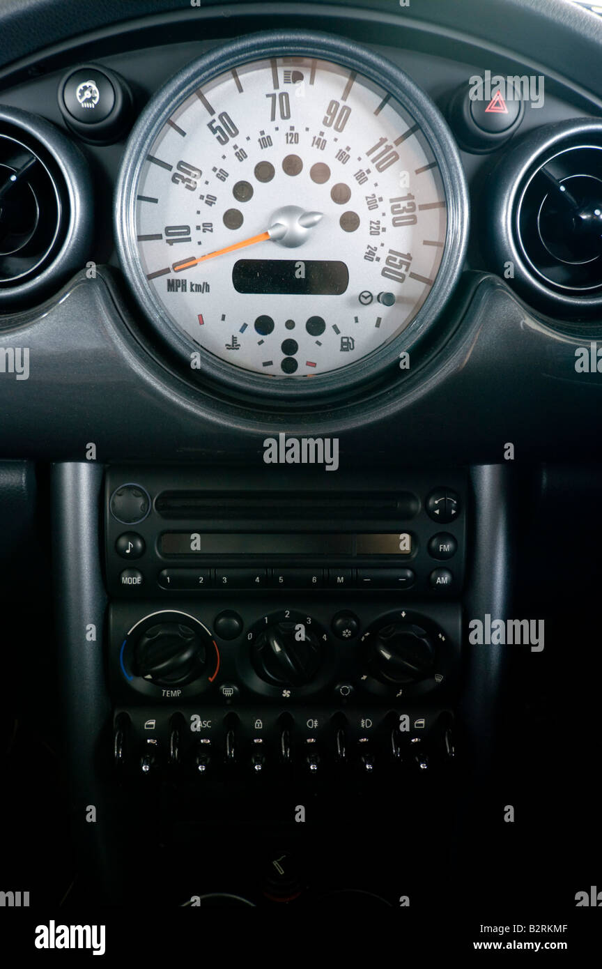 Car speedo Banque de photographies et d’images à haute résolution - Alamy