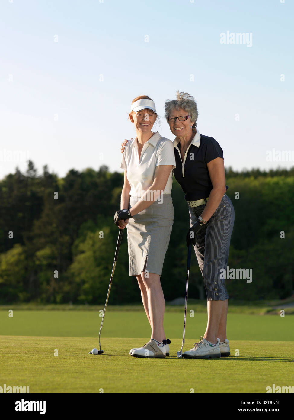 Femmes jouant au golf ensemble Banque de photographies et d’images à ...