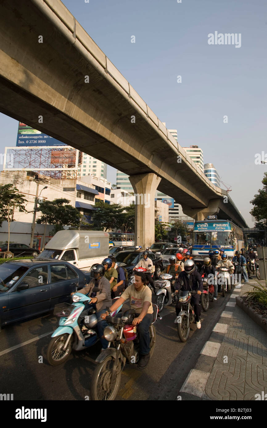 Embouteillage de sukhumvit Banque de photographies et d’images à haute ...