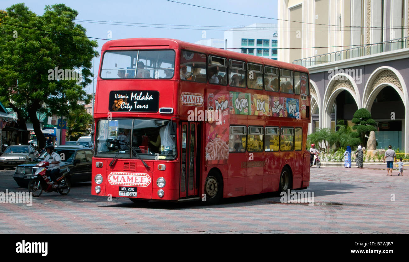 Bus touristique rouge double decker Banque de photographies et d’images ...
