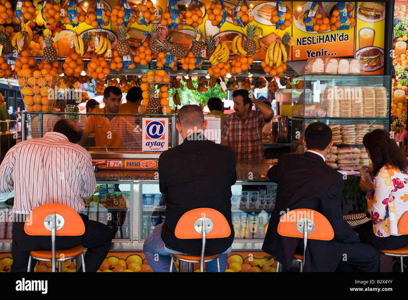 Fruit juice shop in istanbul Banque de photographies et d’images à ...