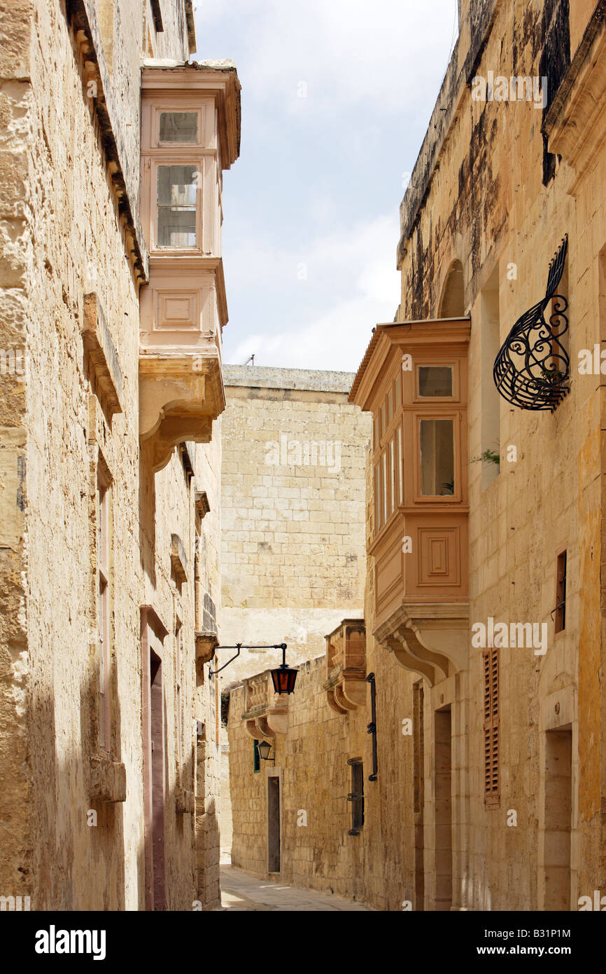 Balcons Typiques De Malte Banque d'image et photos - Alamy