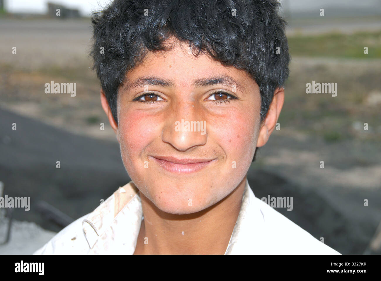 Jeune garçon turc avec un visage poussiéreux Photo Stock - Alamy
