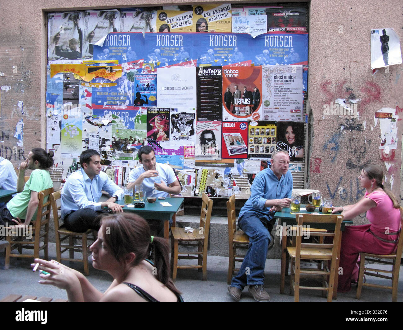 Beyoglu bar istanbul Banque de photographies et d’images à haute ...