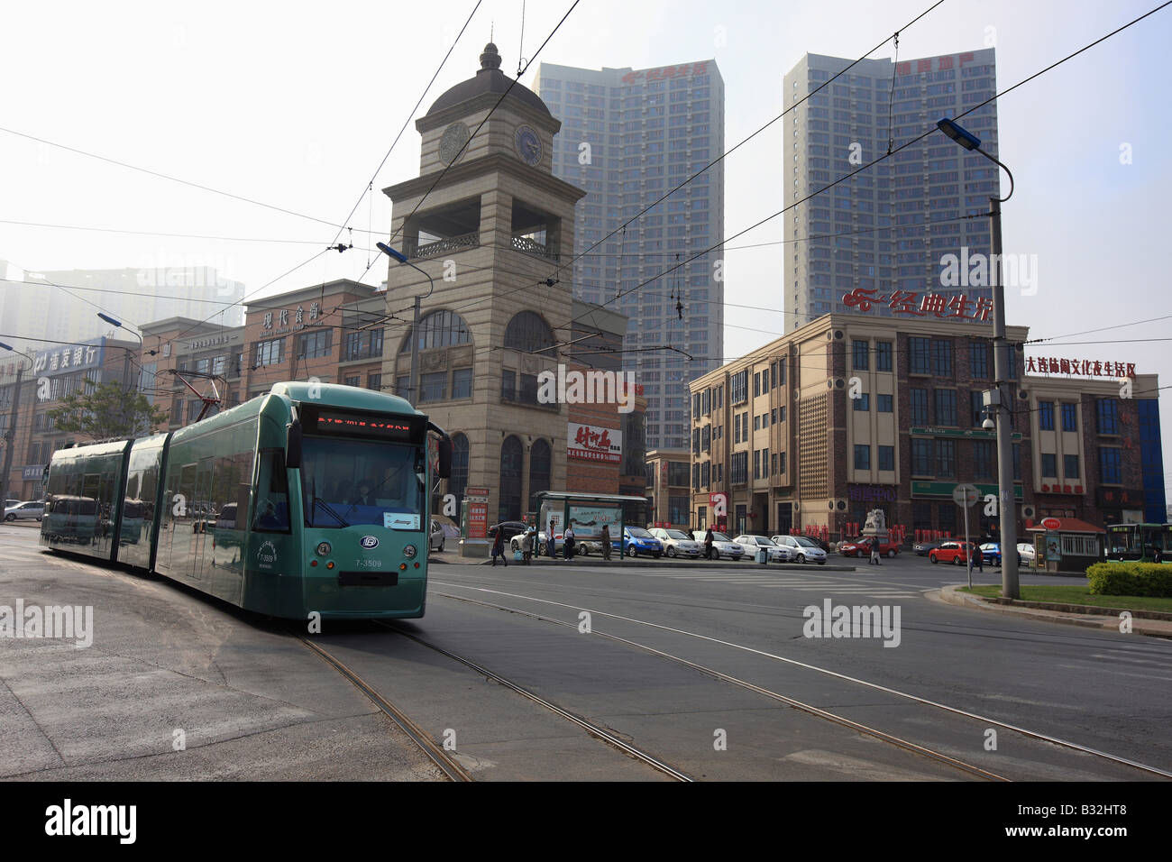 Tramway dalian Banque de photographies et d’images à haute résolution ...