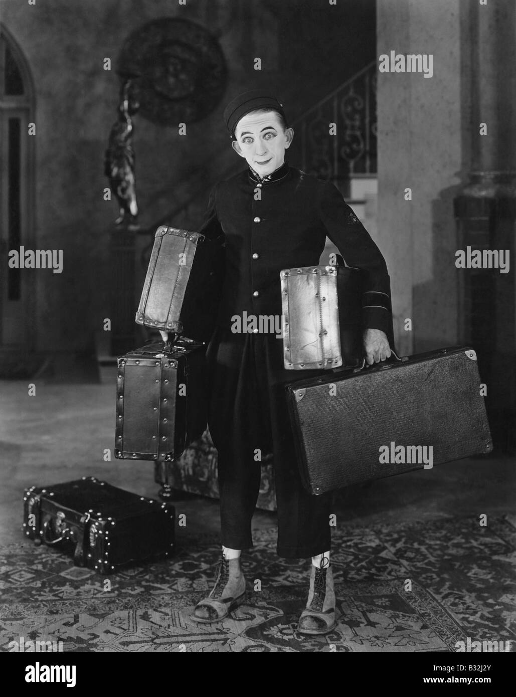 Hotel bell boy Banque d'images noir et blanc - Alamy