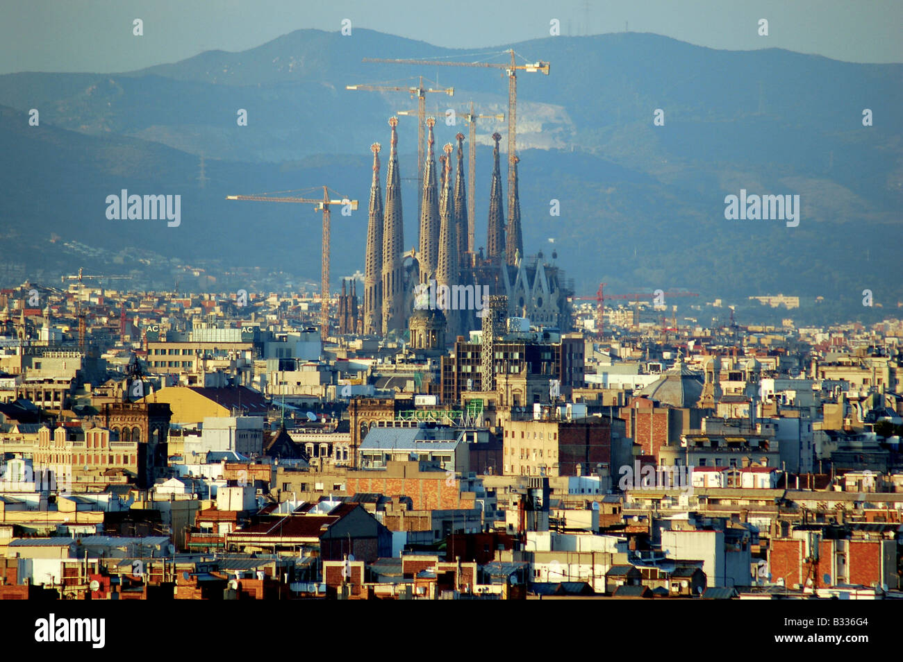 La Sagrada Familia, une véritable monument de Barcelone, l'un des plus ...