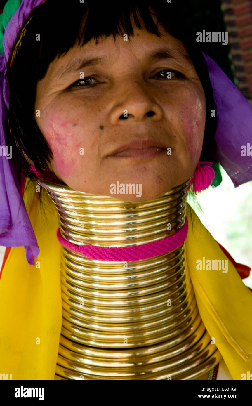 Tradition de la tribu pour un long cou Banque de photographies et d ...
