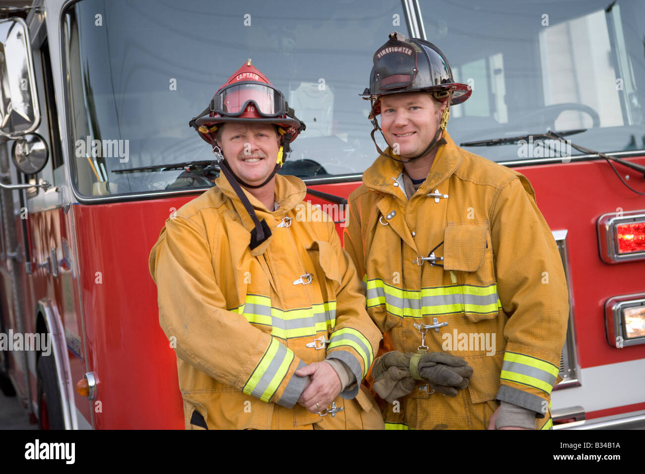 Pompiers Souriants Banque d'image et photos - Alamy