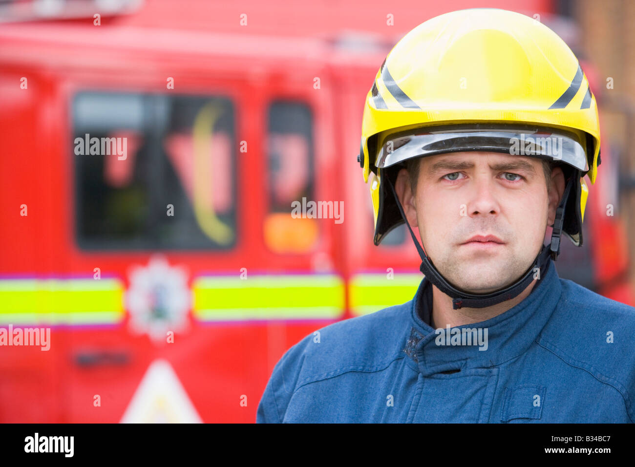 Firemans uniform Banque de photographies et d’images à haute résolution ...