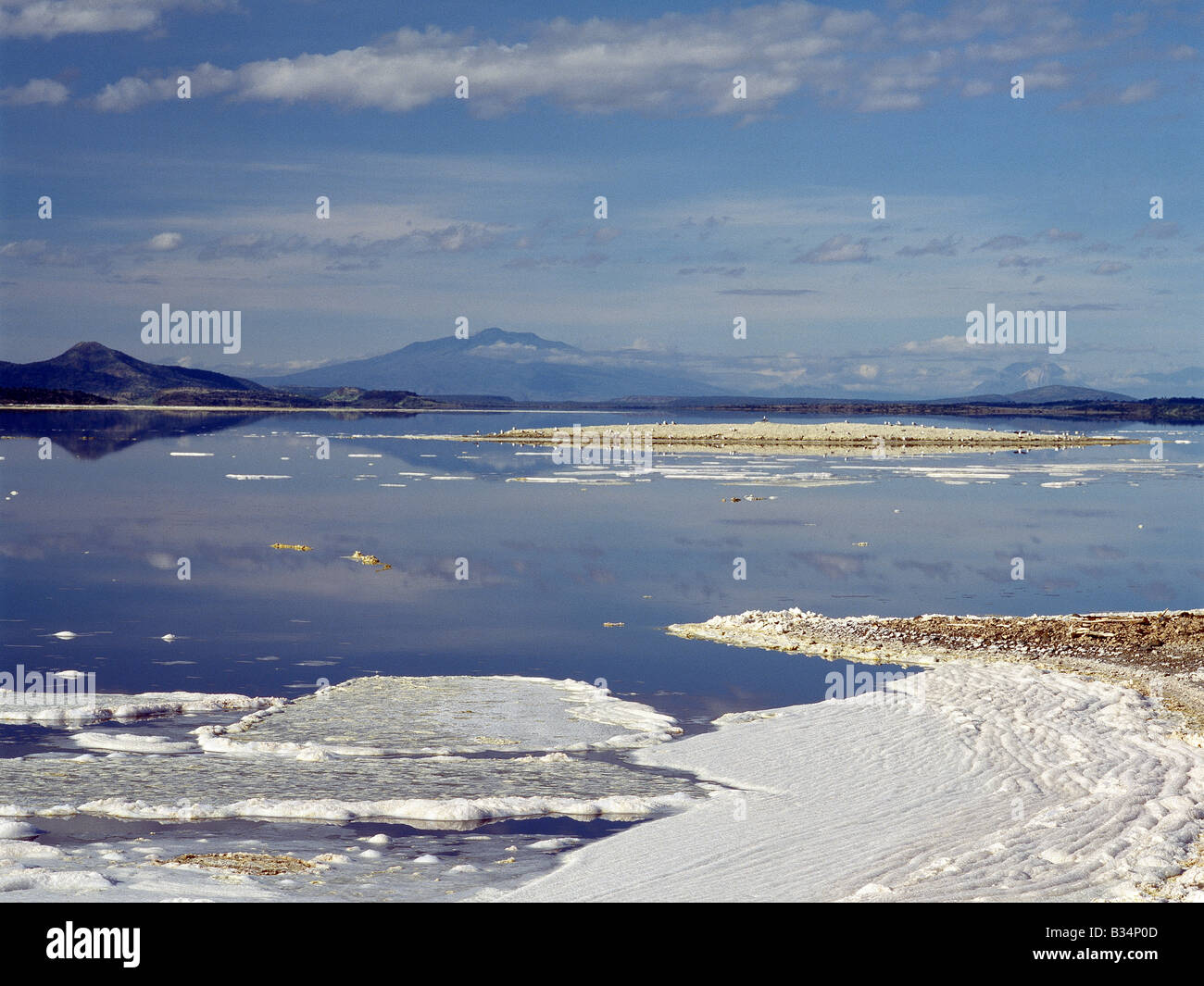 Kenya, Kajiado, Magadi. Lac Magadi, un lac alcalin, avec Shompole - un ...