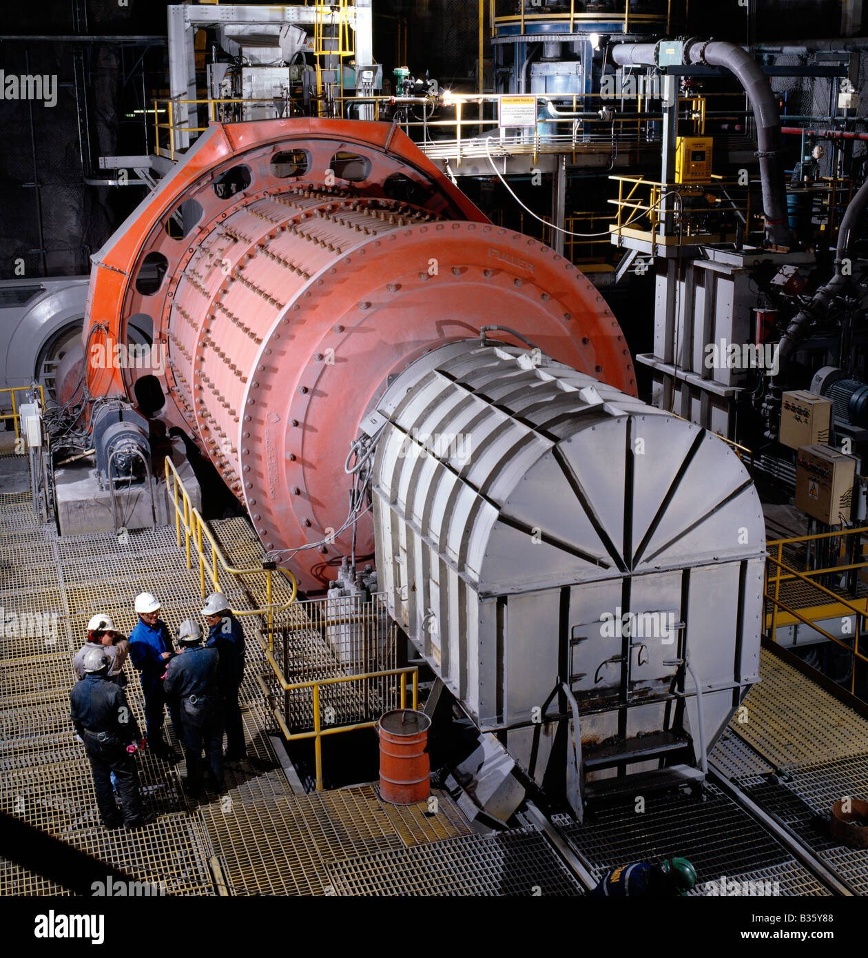 Working underground mine Banque de photographies et d’images à haute ...