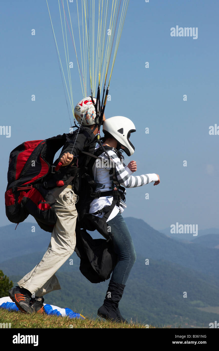 Tandem parapente Banque de photographies et d’images à haute résolution ...