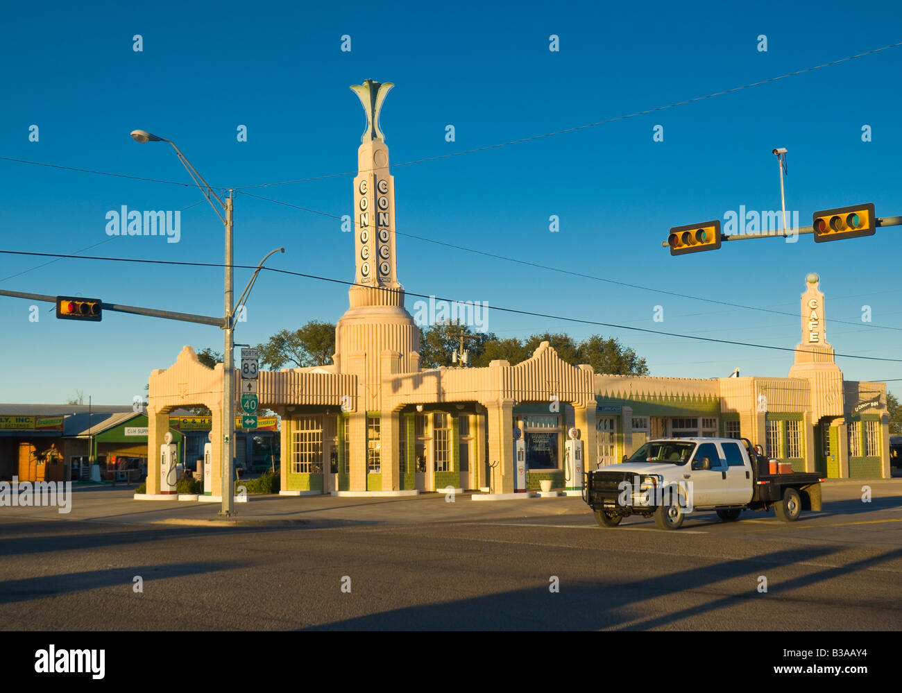 USA, Texas, Route 66, le Shamrock, Vieille Tour Art Déco, Conoco ...