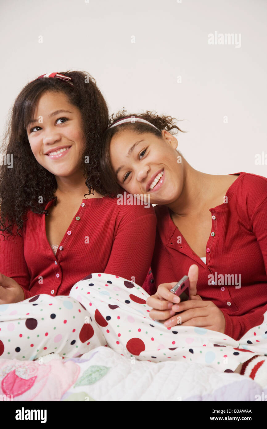 Twin Sisters Hugging Banque De Photographies Et Dimages à Haute