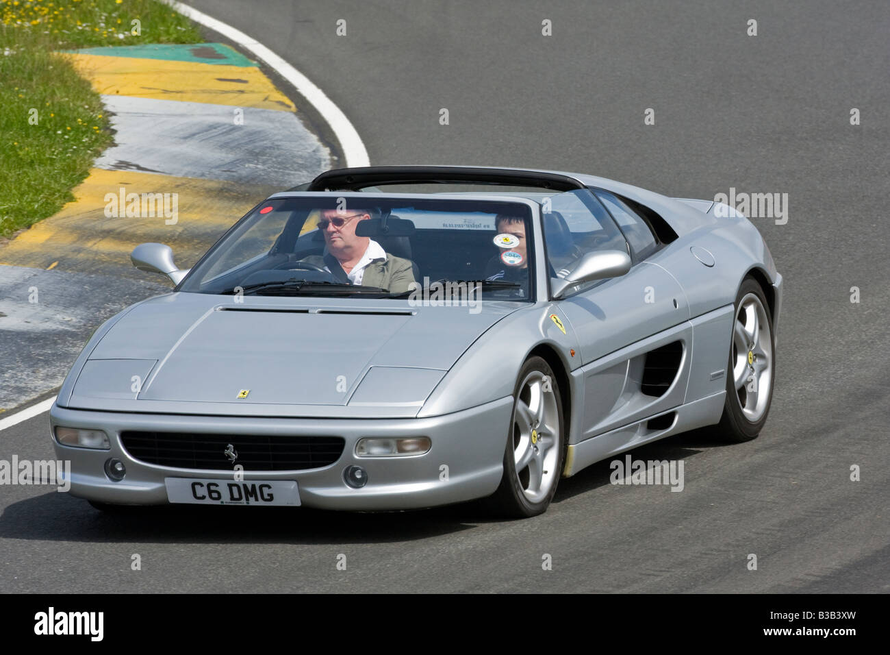 Ferrari 355 spider Banque de photographies et d’images à haute ...