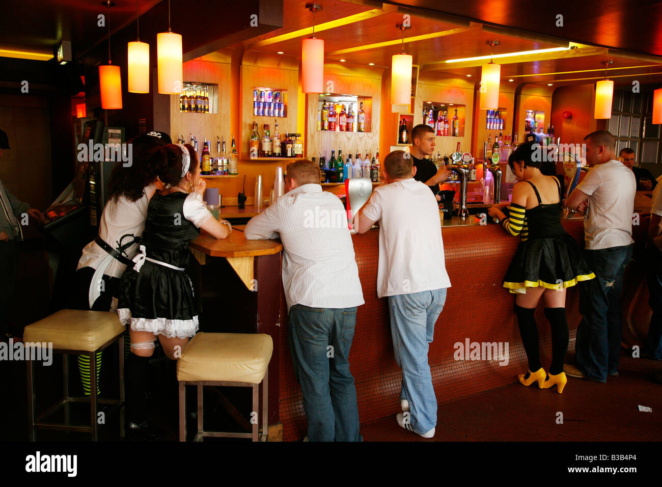 Les Gens Au Bar Banque d'image et photos - Alamy
