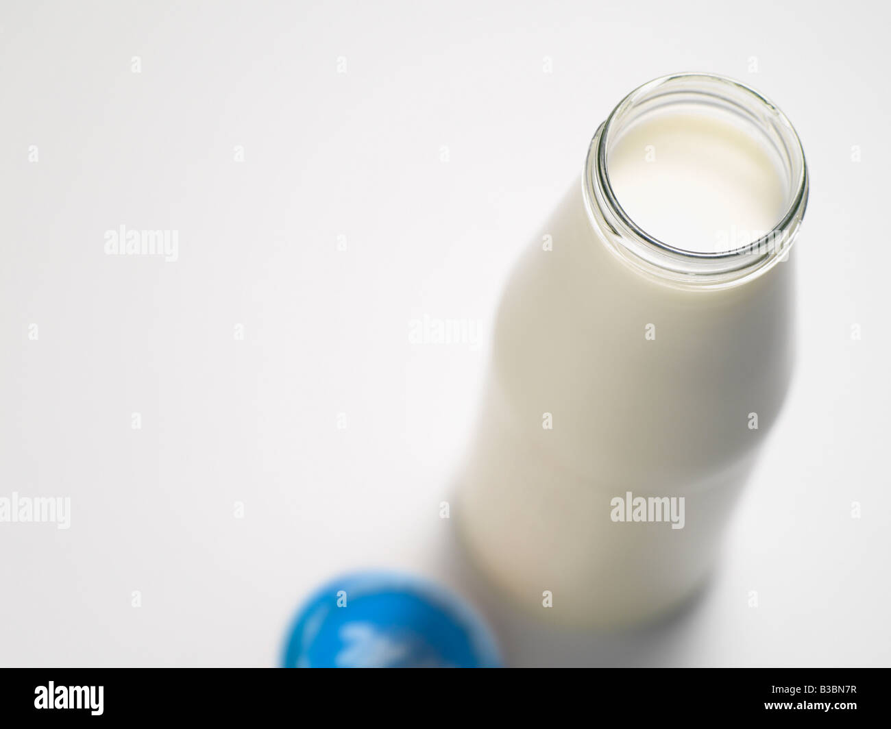 Bouteille de lait en verre et couvercle Banque de photographies et d ...