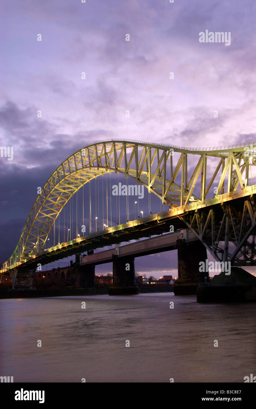 Runcorn road bridge Banque de photographies et d’images à haute ...