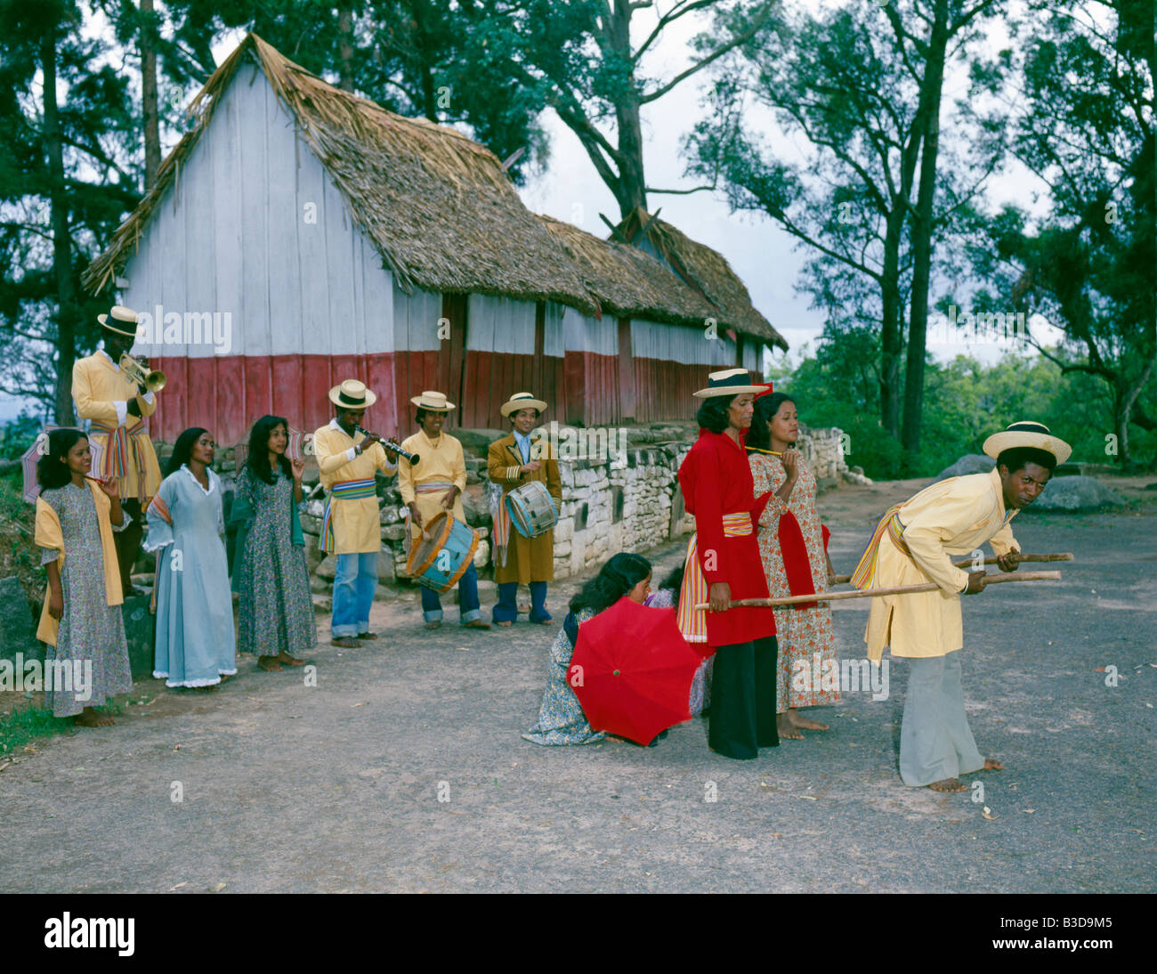 Performance de madagascar folklore danse traditionnelle à Madagascar ...