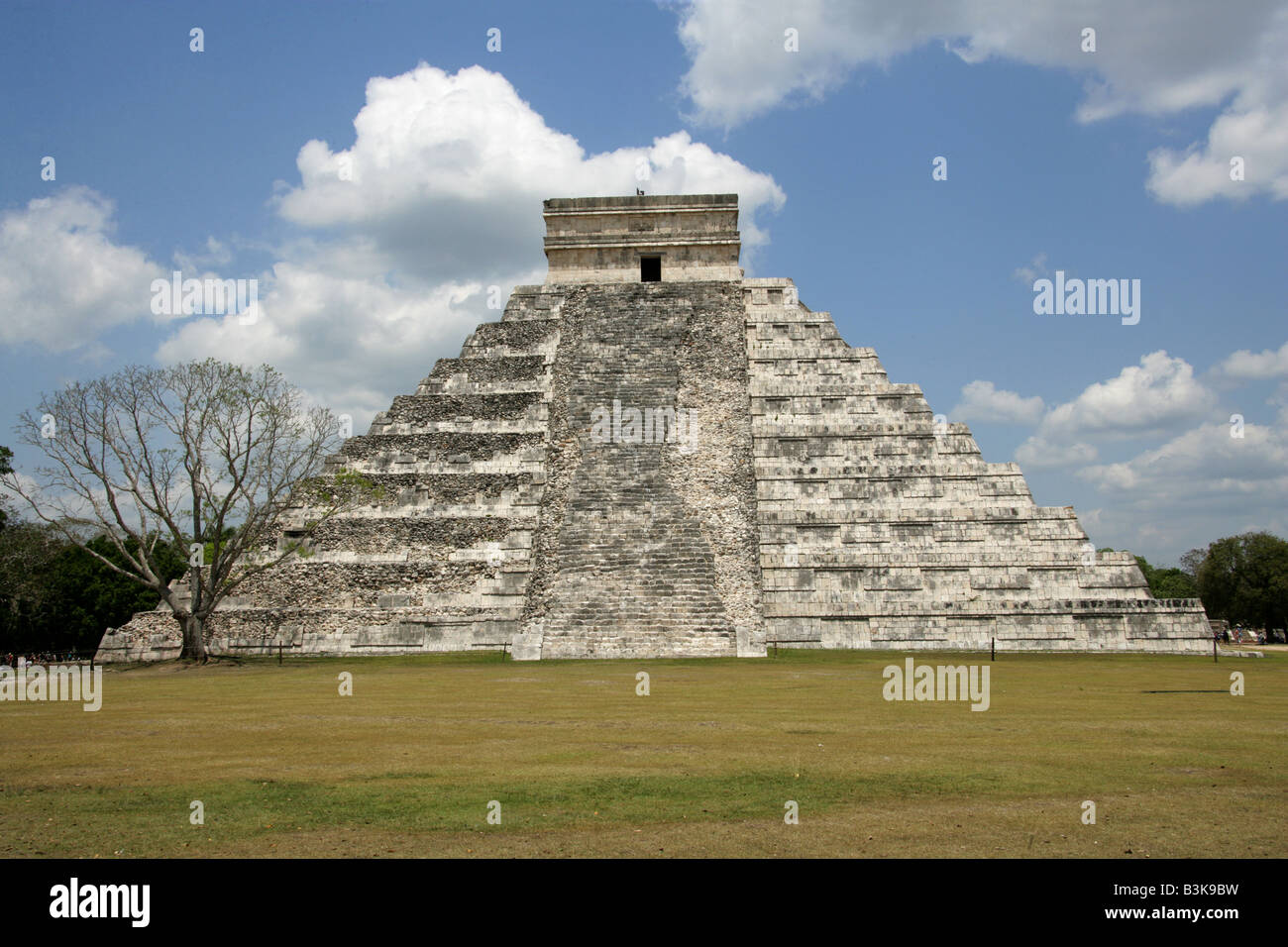 Le château (Pyramide Pyramide El Castillo) ou Temple de Kukulcan, Chichen Itza, Site ...