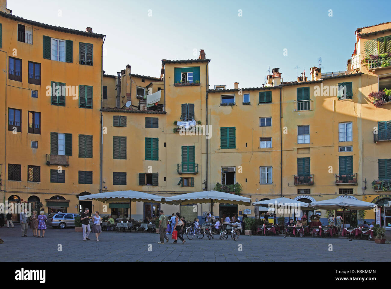 Lucca piazza Banque de photographies et d’images à haute résolution - Alamy