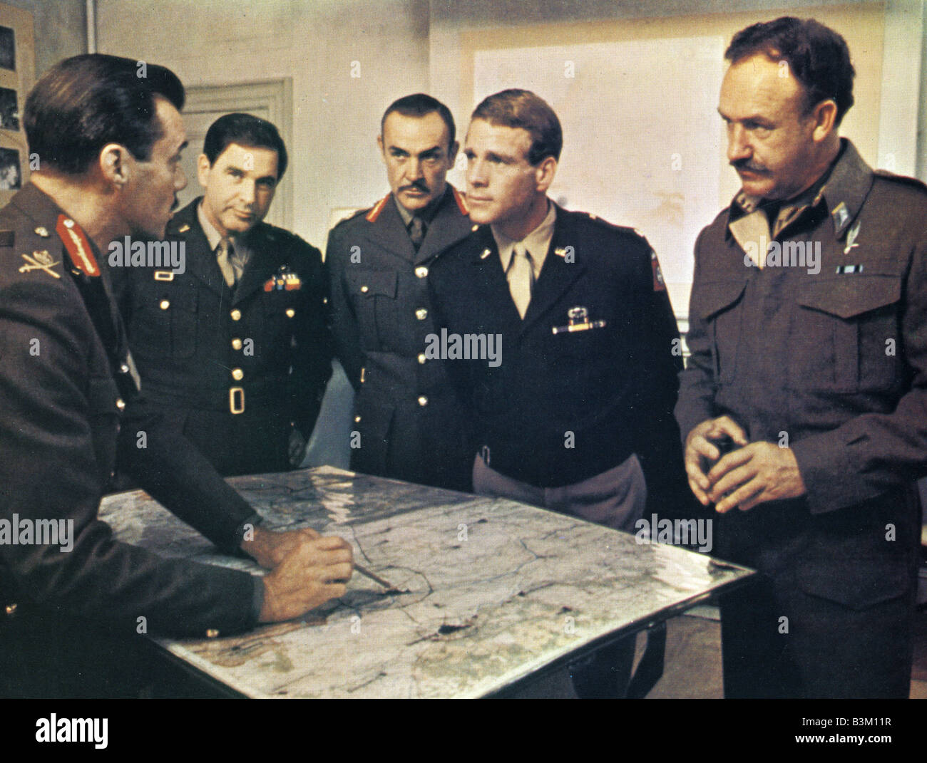 Un pont trop loin 1977 UA film avec Dirk Bogarde à gauche, Sean Connery ...