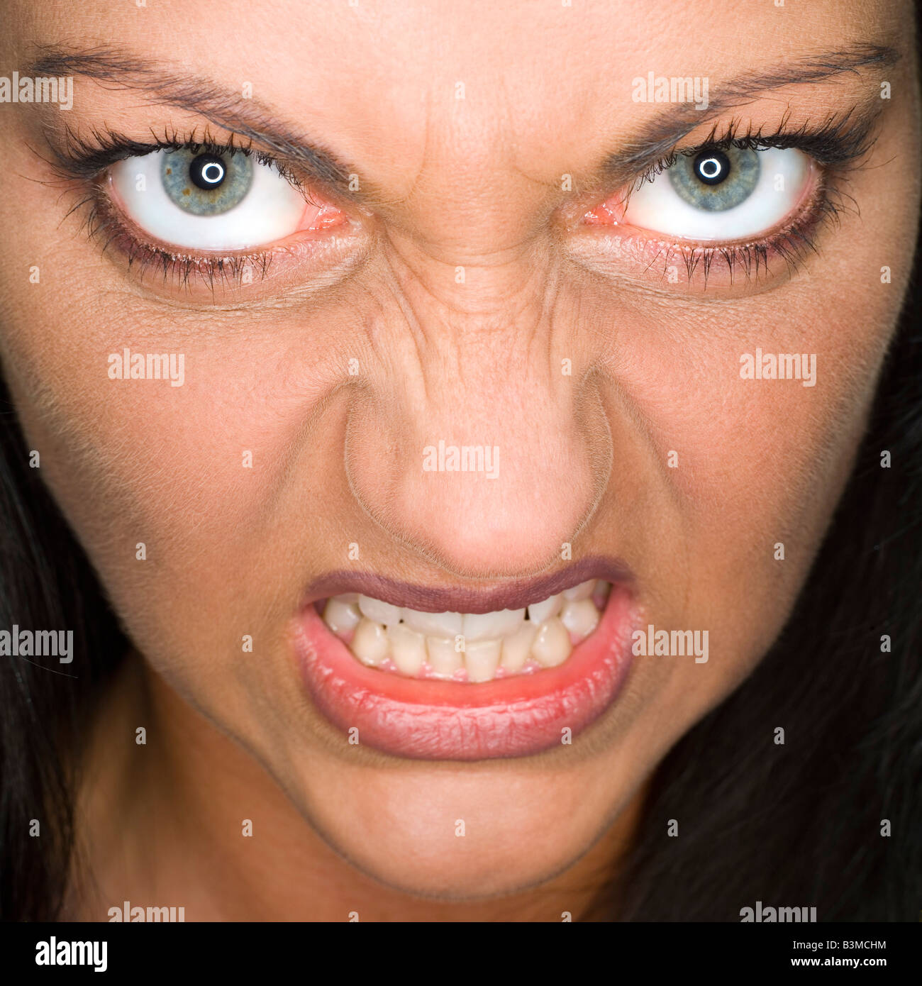 Angry Woman Faces Teeth Banque d'image et photos - Alamy