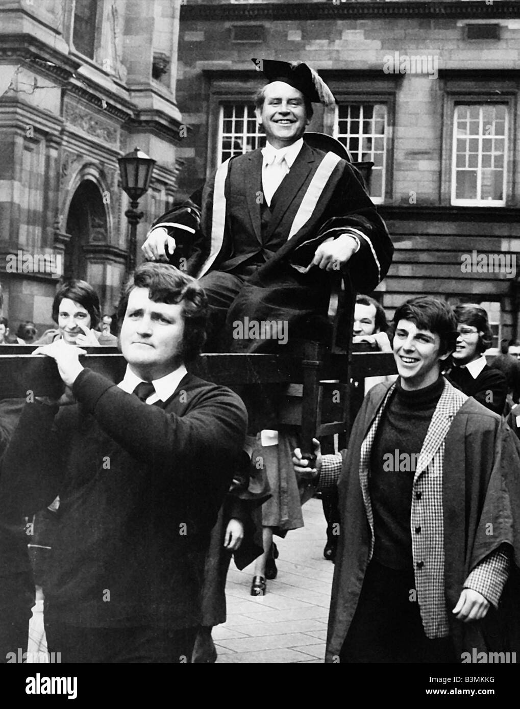 Magnus Magnusson présentatrice TV Mastermind installé en tant que ...