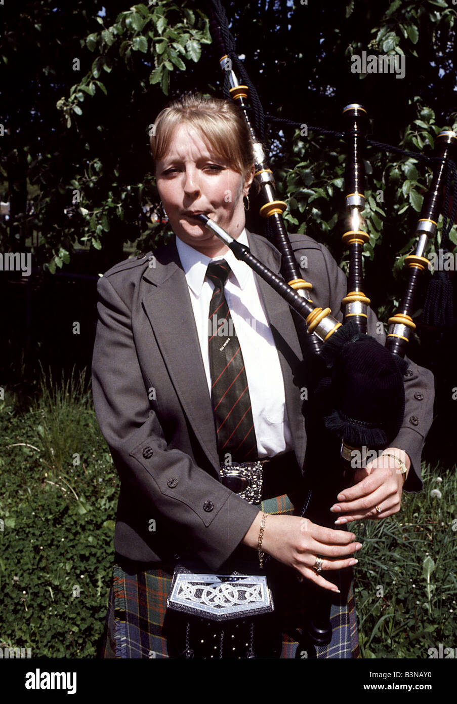 Femme jouant de la cornemuse Banque de photographies et d’images à ...