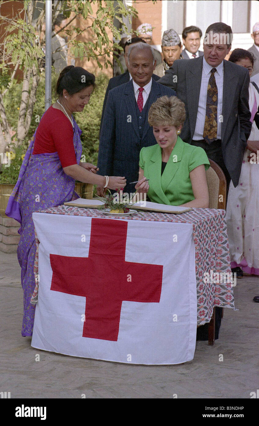 Grande croix rouge Banque de photographies et d’images à haute ...