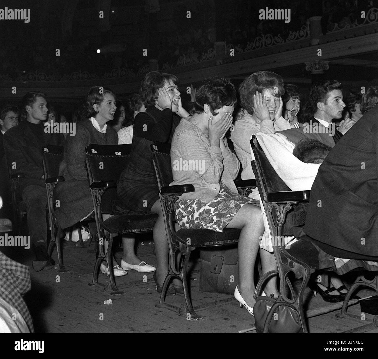Beatles fans 1963 Banque de photographies et d’images à haute ...