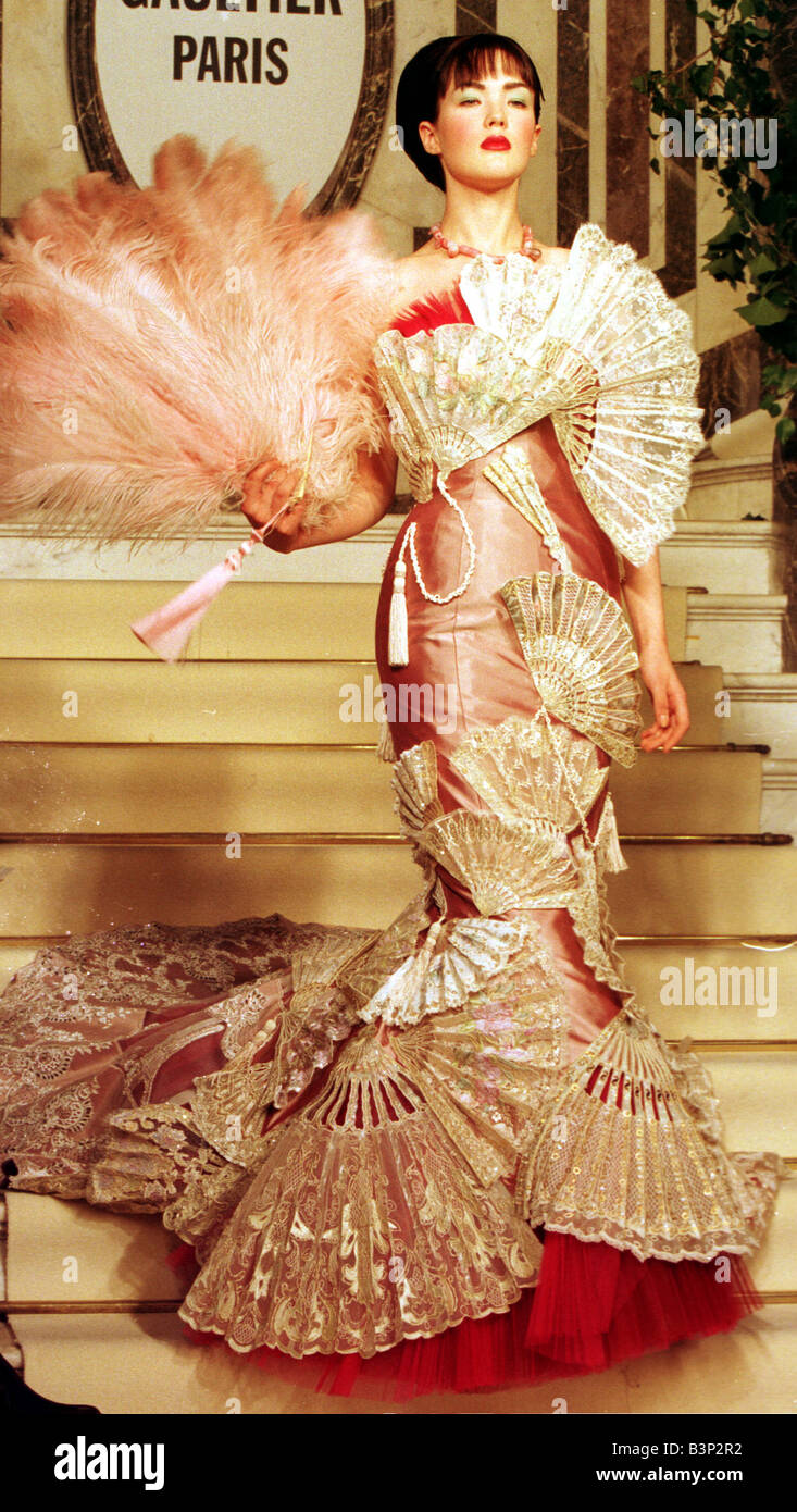 Robe jean paul gaultier 1999 Banque de photographies et d’images à ...
