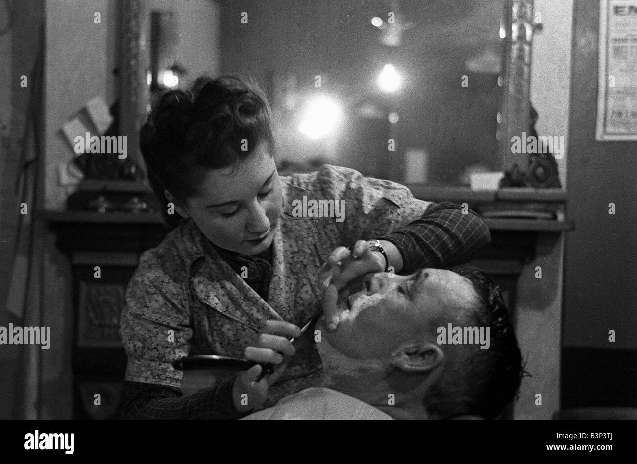 Ann Freedman Girl Coiffure TRAVAILLER PENDANT LA SECONDE GUERRE ...