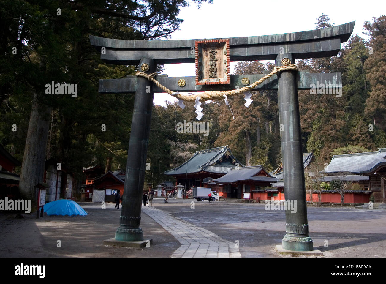 Un Toshogo tori gate au culte du shogun Tokugawa Ieyasu à Nikko, Japon ...