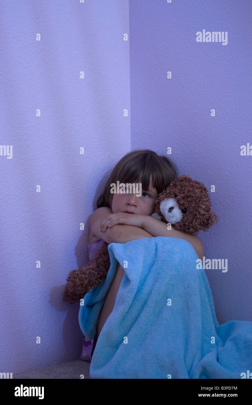 Vulnerable child abused Banque de photographies et d’images à haute ...