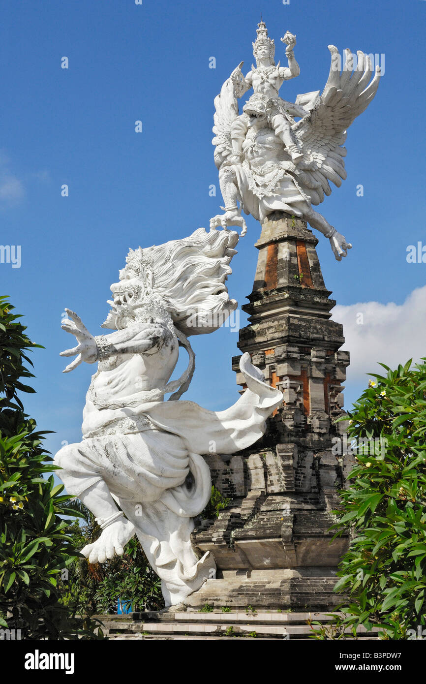 Statues de la mythologie balinaise à Ubud, Bali, Indonésie Photo Stock ...