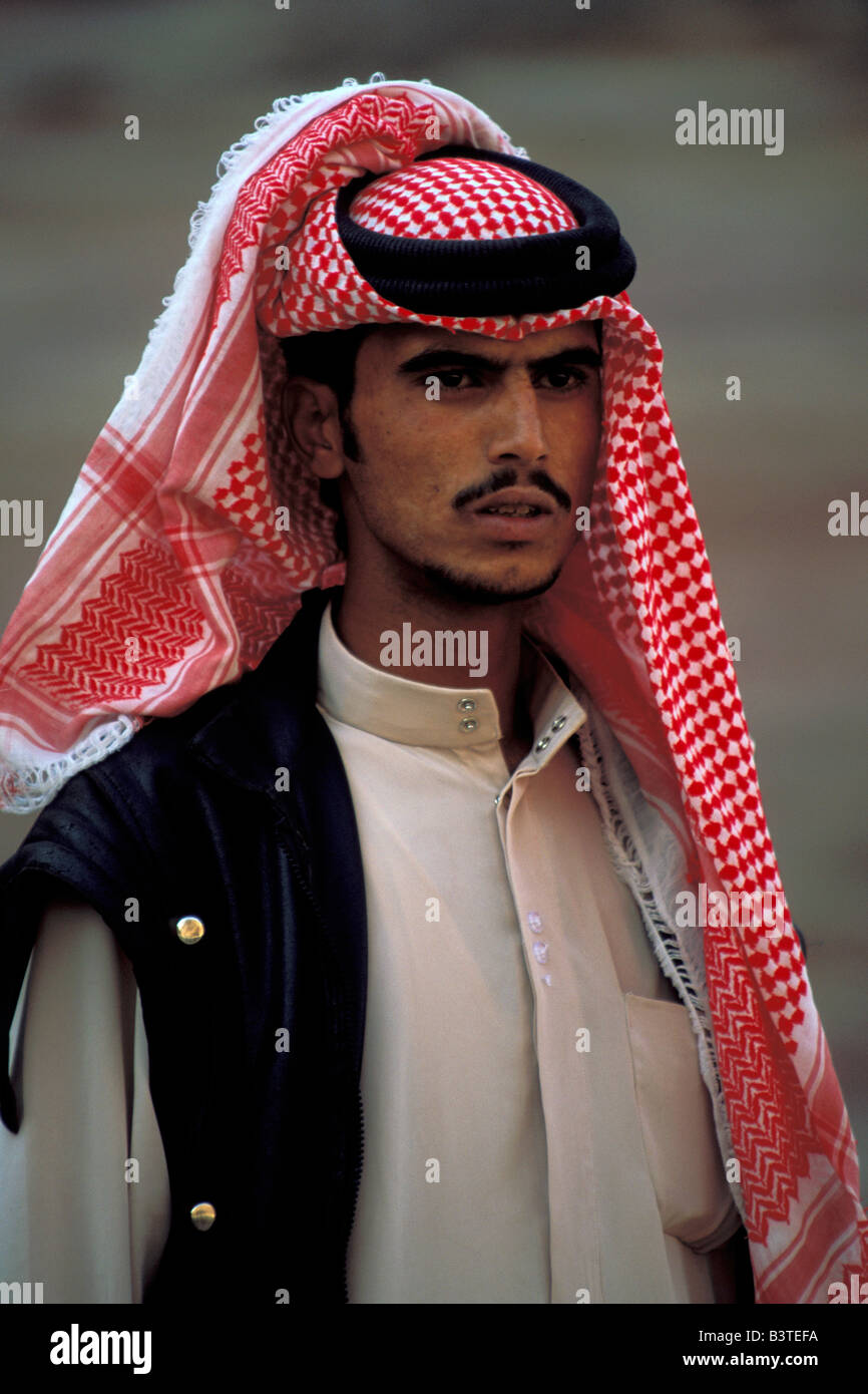 Traditional headdress in jordan Banque de photographies et d’images à ...