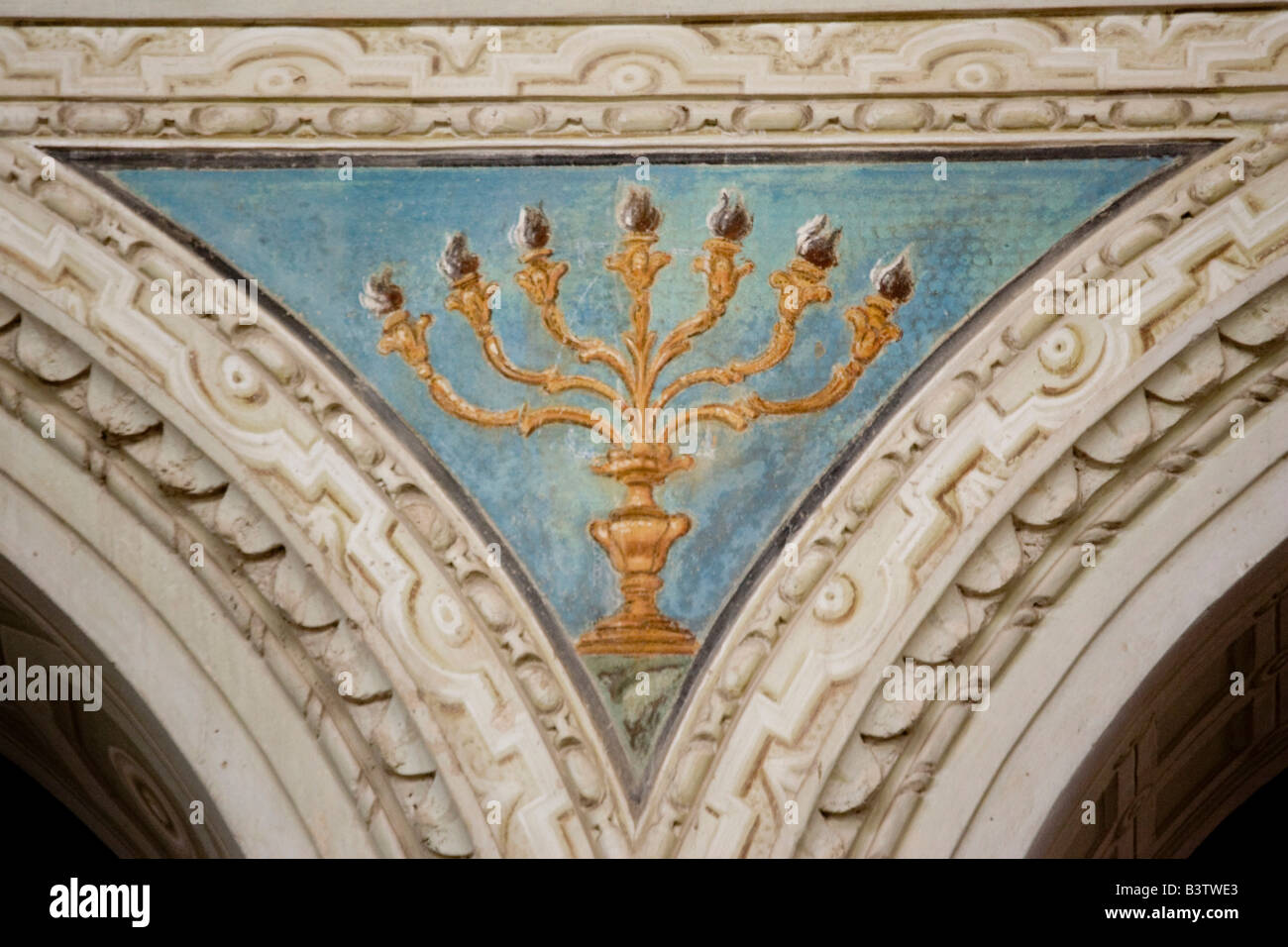 L'Europe, Italie, Ravenne. Détail architectural montrant un candélabre ...