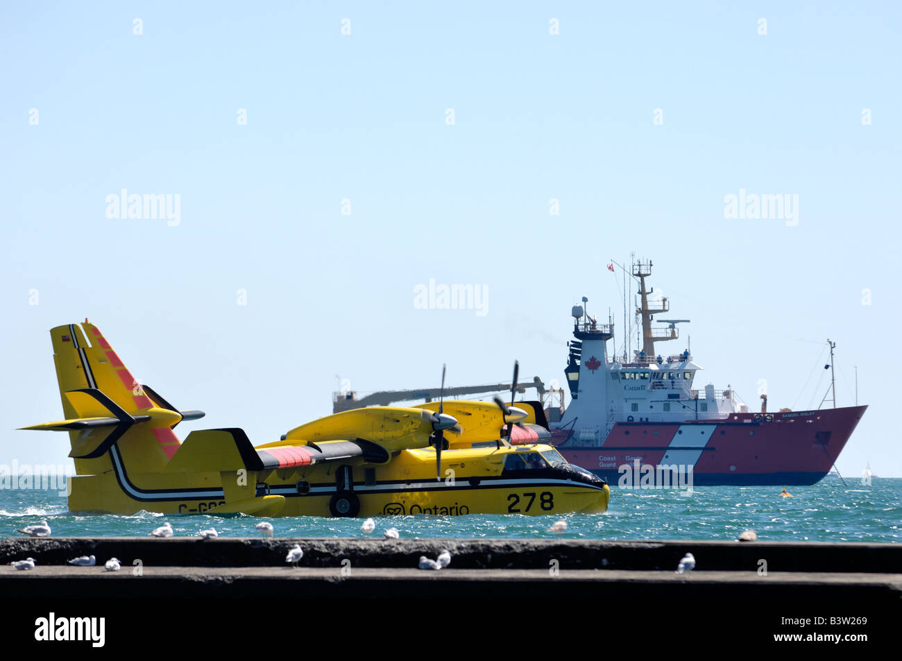 Avion de combat amphibie canadair cl 415 bombardier 415 Banque de ...