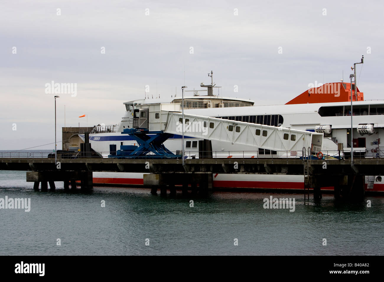 Condor express catamaran ferry pour passagers Banque de photographies et d’images à haute ...