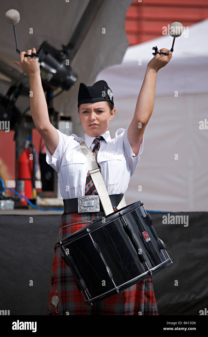 Female Drummer Pipe Band Banque d'image et photos - Alamy