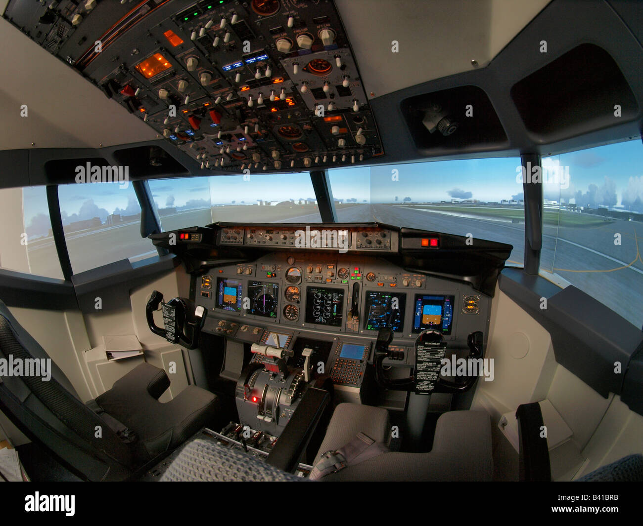 Cockpit exigu Banque de photographies et d’images à haute résolution ...