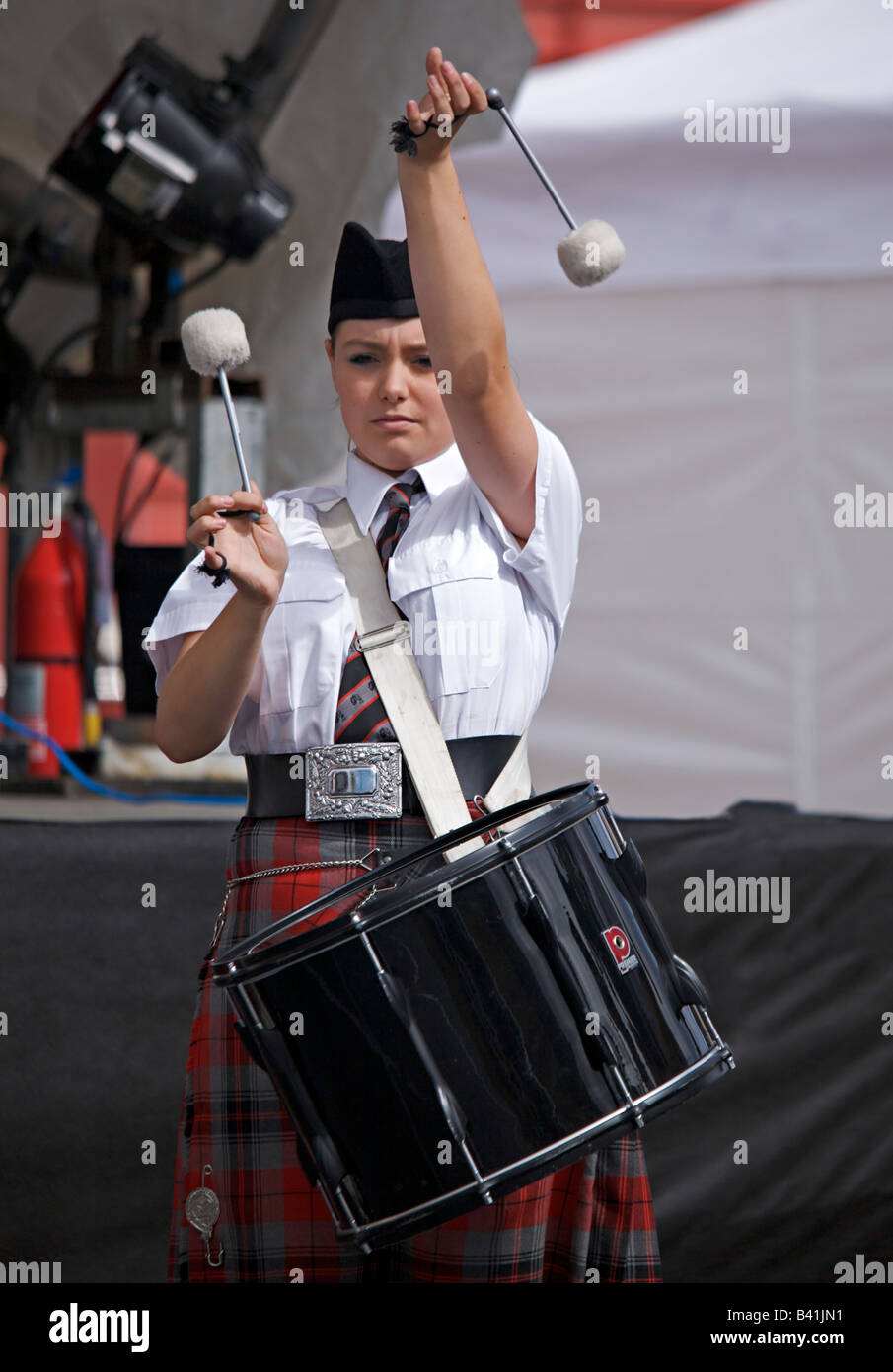Female drummer pipe band Banque de photographies et d’images à haute ...